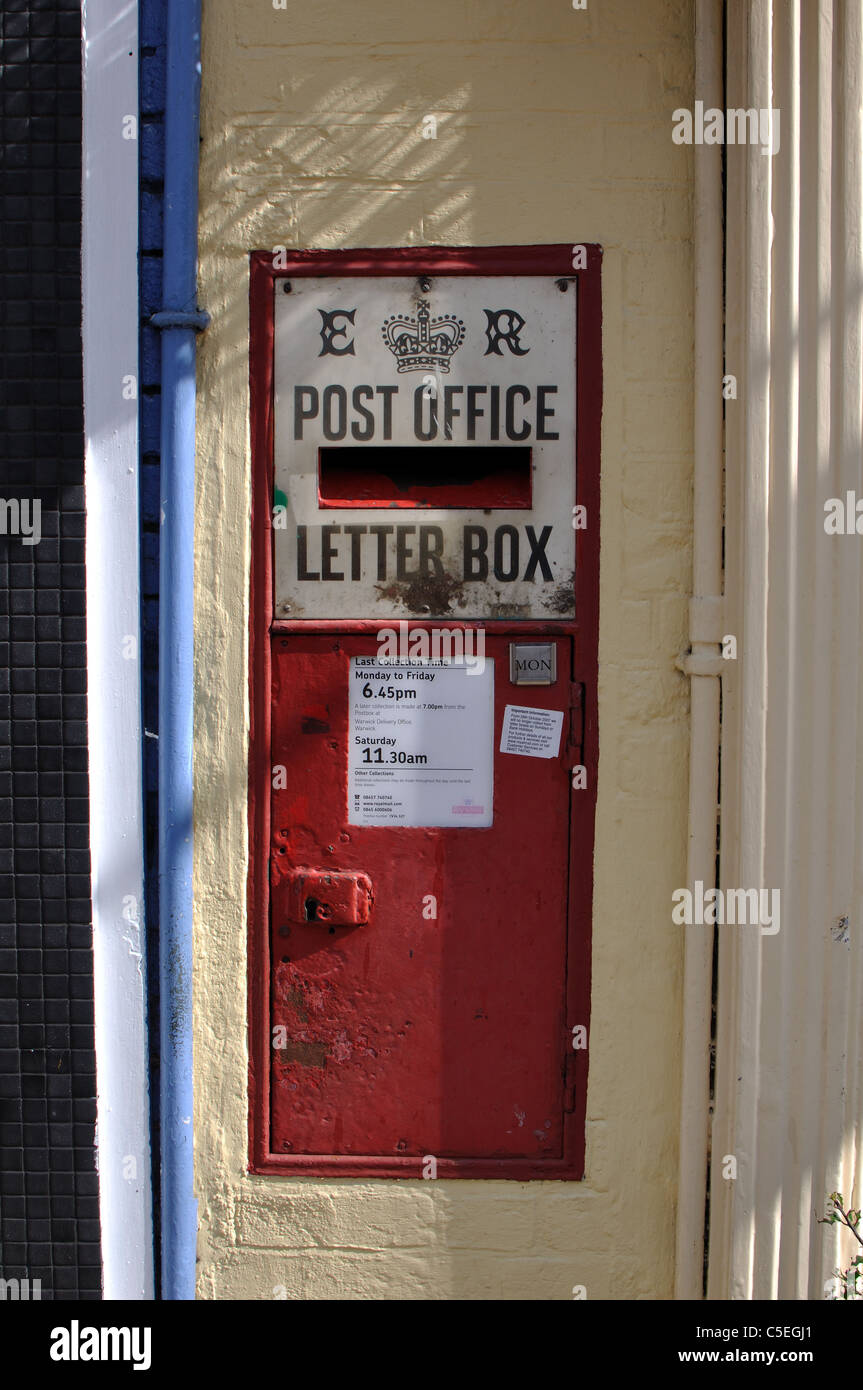 Wall-mounted Edward VII post box, Smith Street, Warwick, UK Stock Photo ...