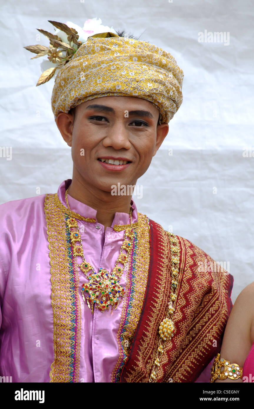 Male Thai dancer at Warwick Thai Festival, Warwickshire, England, UK ...