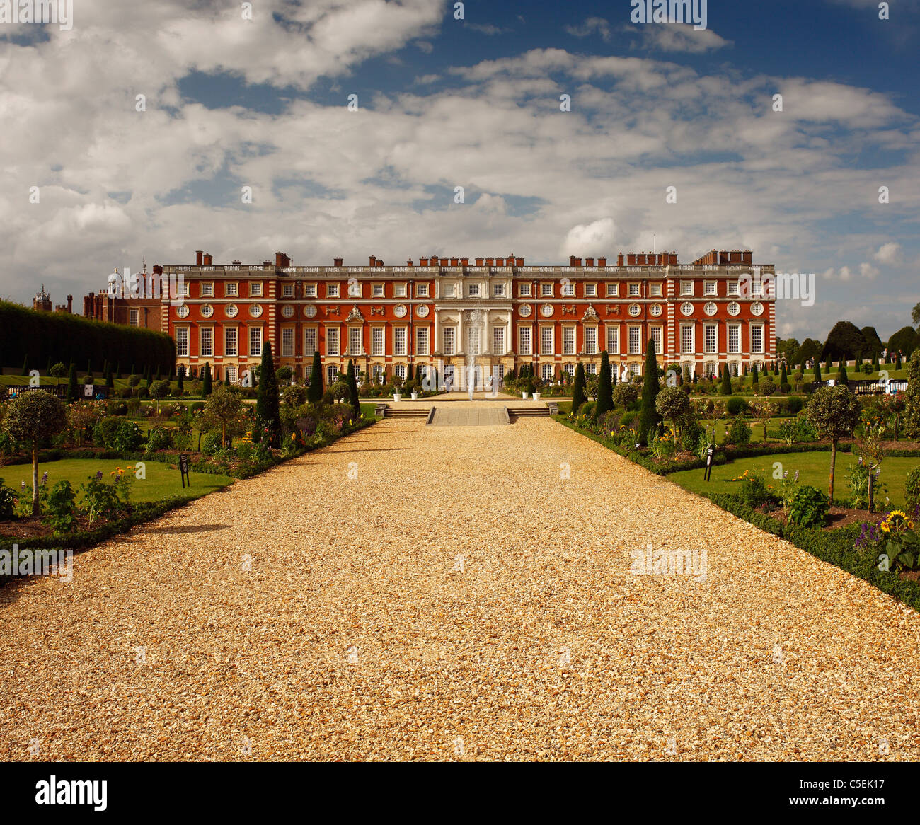 Privy garden hampton court palace hi-res stock photography and images ...