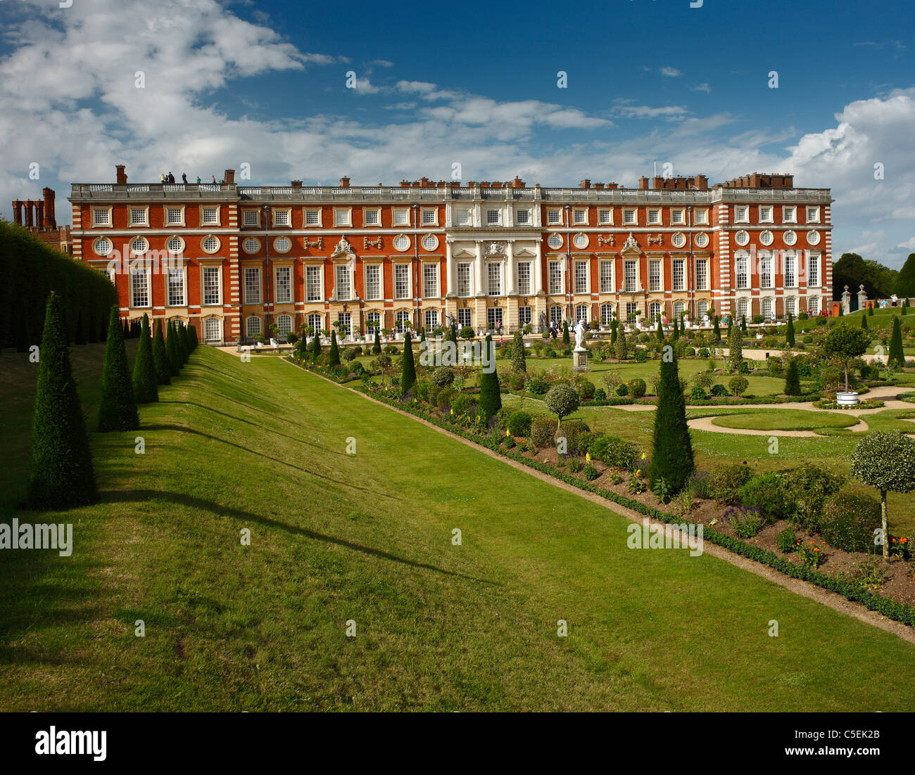 Privy garden hampton court palace hi-res stock photography and images ...