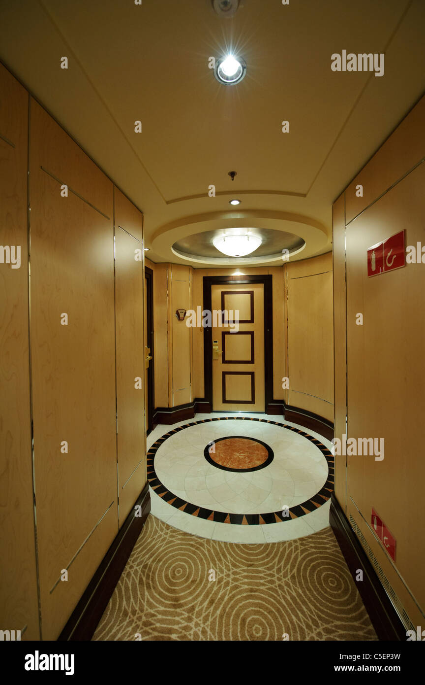 Cunard cruise ship interior hi-res stock photography and images - Alamy