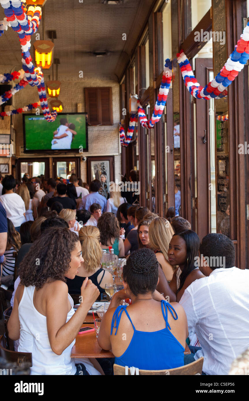 Supporters japan cheer team world hi-res stock photography and images ...