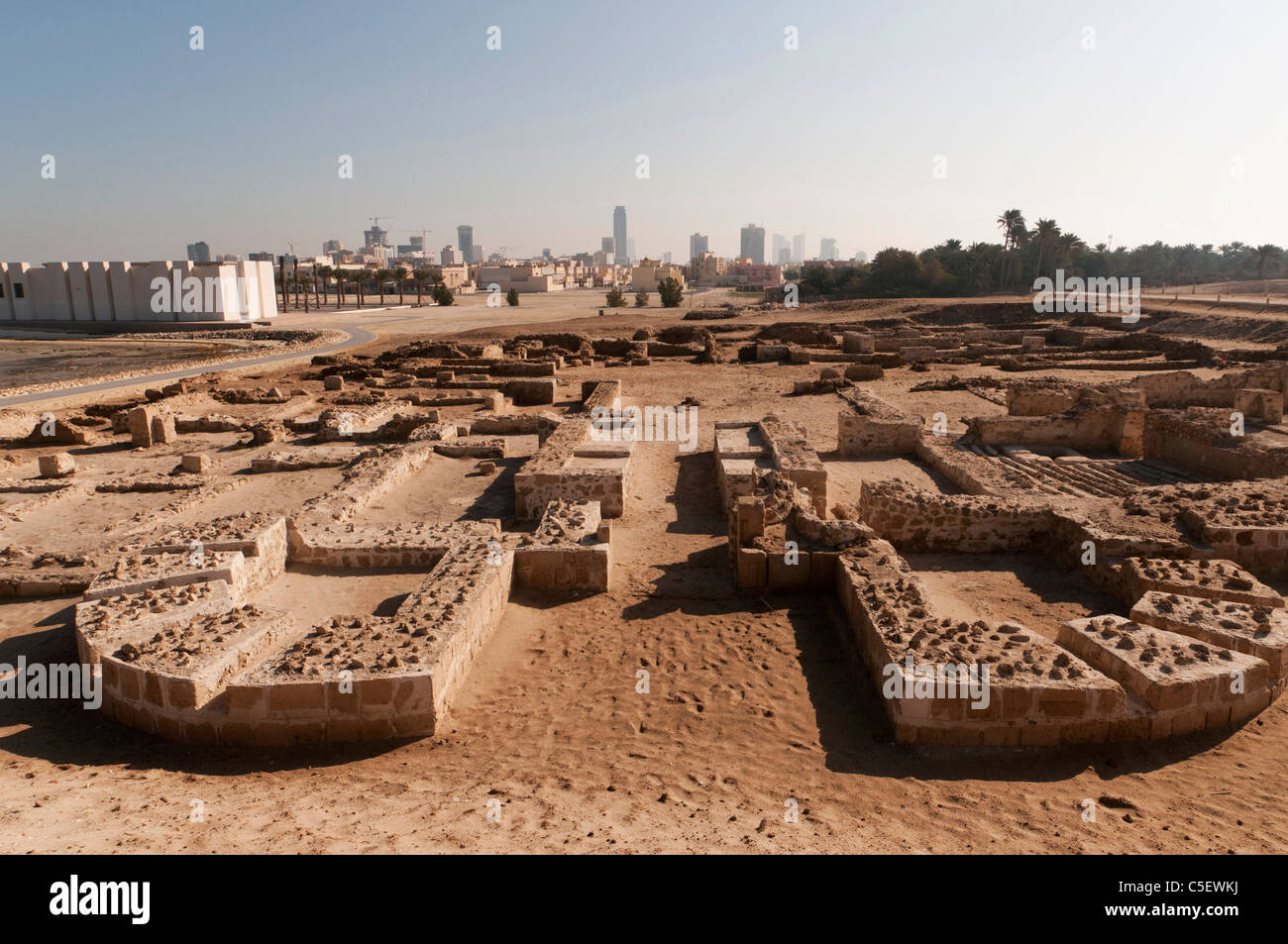 Elk204-1432 Bahrain, Bahrain Fort (Qala'at al Bahrain), ruins of ...