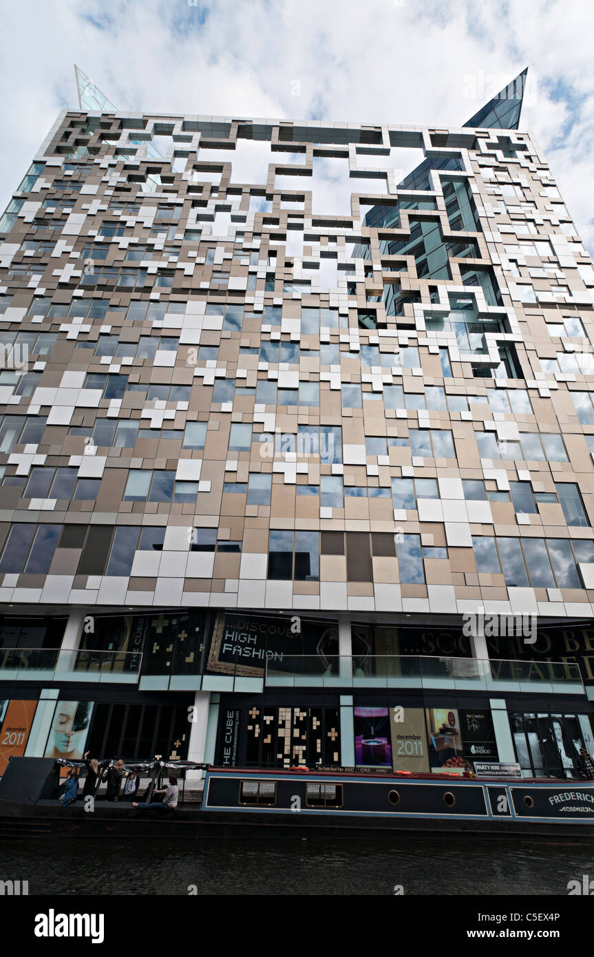 Blue cube architects hi-res stock photography and images - Alamy