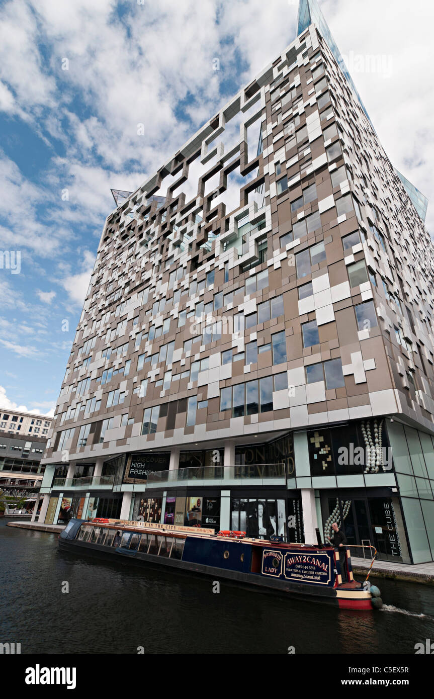 Blue cube architects hi-res stock photography and images - Alamy