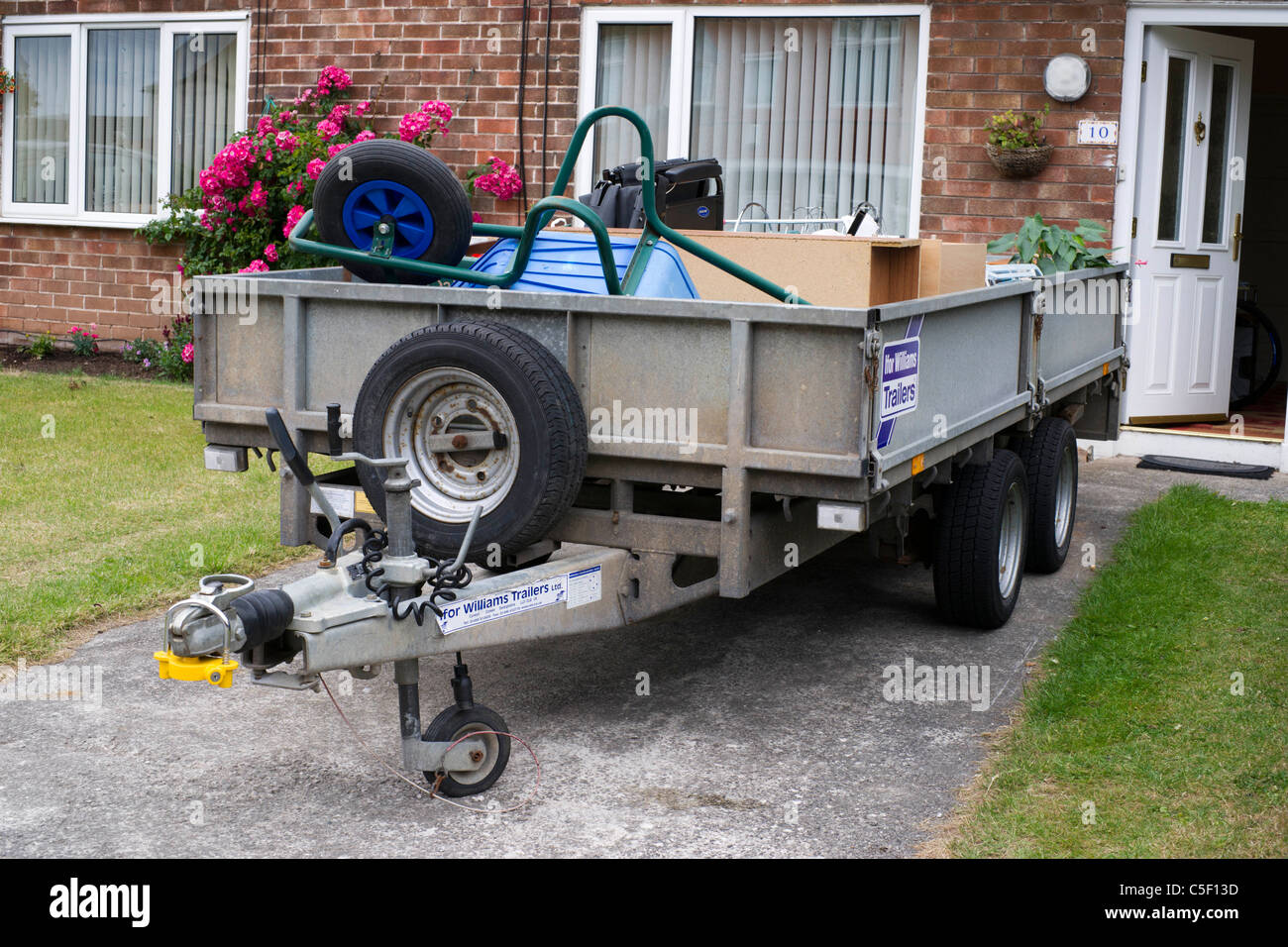Moving trailer house hi-res stock photography and images - Alamy