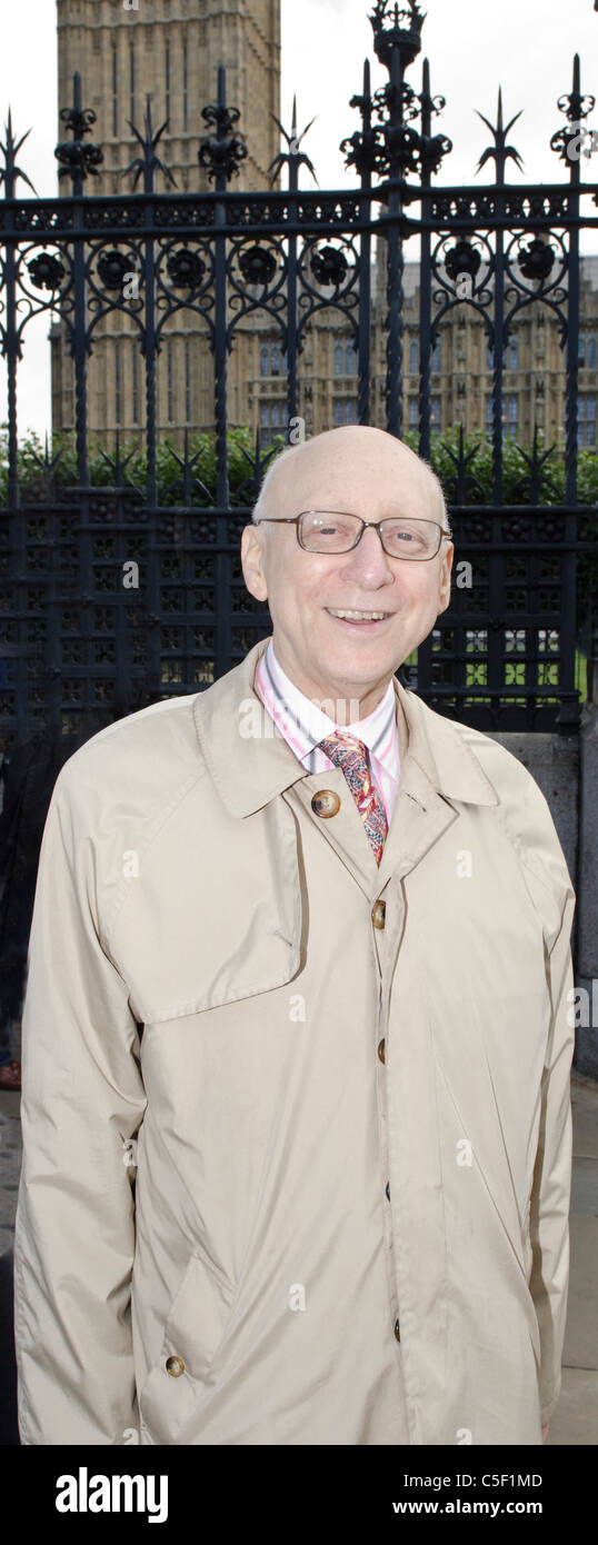 Gerald kaufman outside Parliament British Labour Party MP and veteran ...