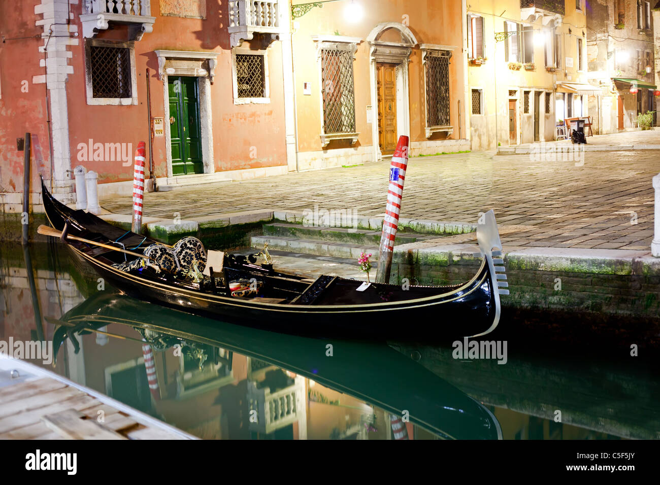 Gondola night hi-res stock photography and images - Alamy