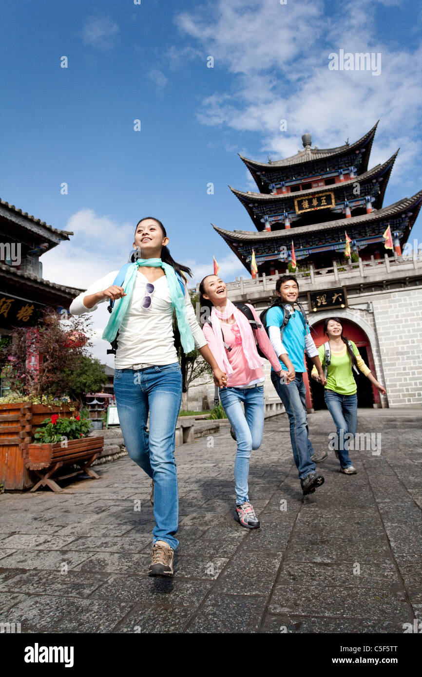 Portrait friends exploring city hi-res stock photography and images - Alamy