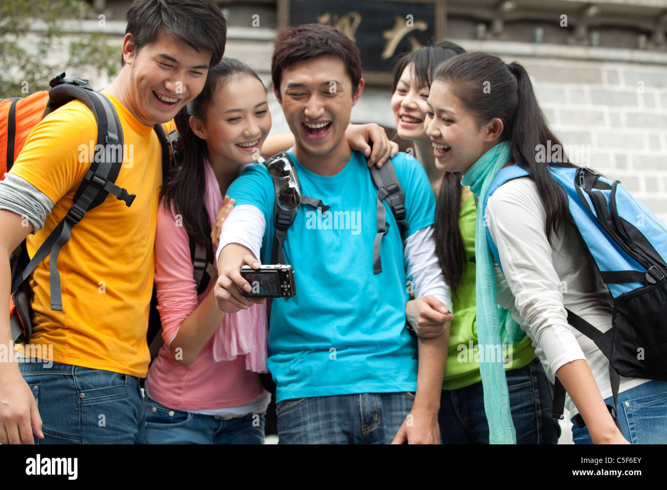 Five friends in town hi-res stock photography and images - Alamy