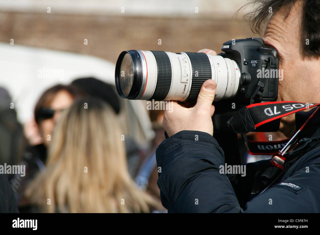 photographer with long lens camera Stock Photo - Alamy