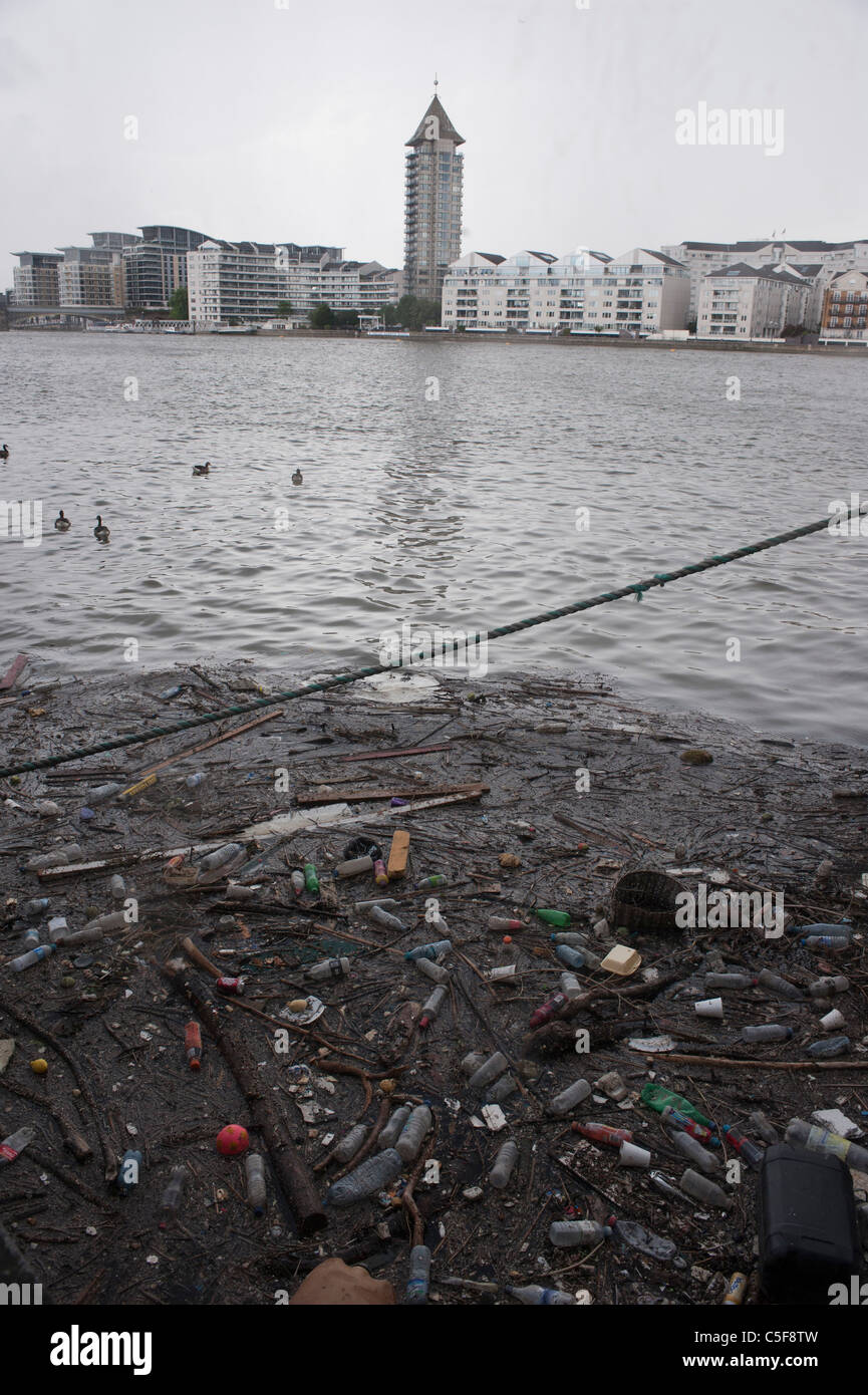 Plastic pollution river thames hi-res stock photography and images - Alamy