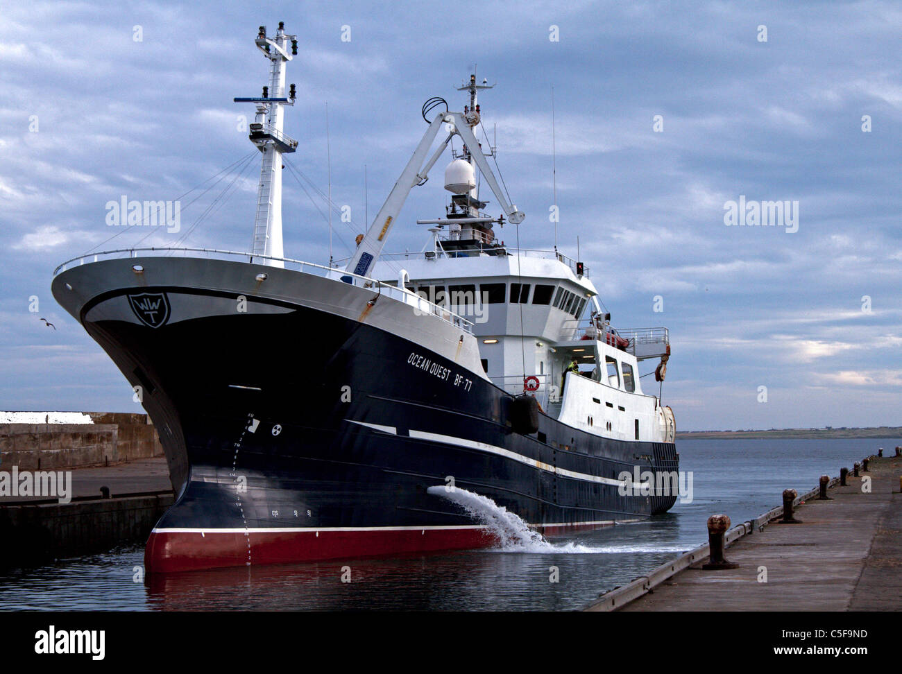 Fraserburgh boat arriving Stock Photo - Alamy