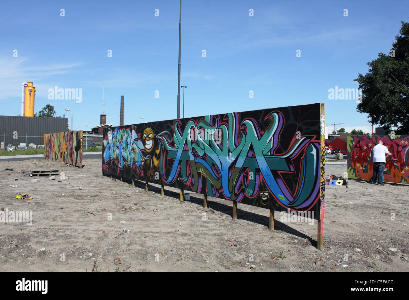Outside graffiti hi-res stock photography and images - Alamy