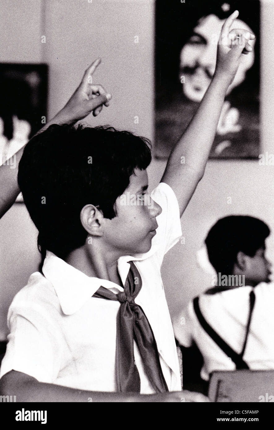 CUBA. Schoolchildren in a classroom with picture of Che Guevara on wall ...