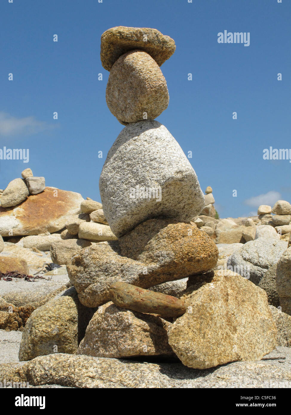 Rocks balancing hi-res stock photography and images - Alamy