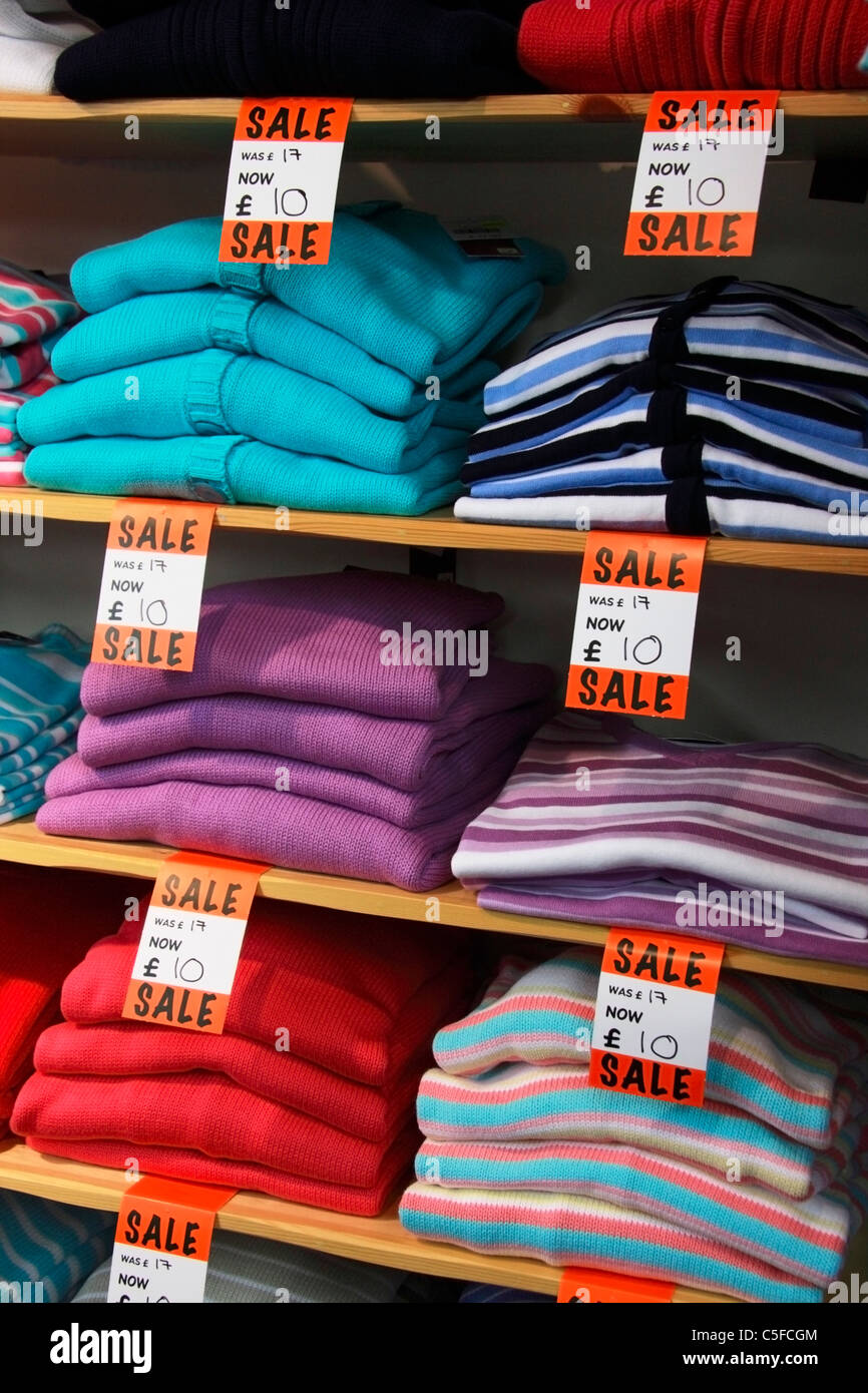 Store shelves sign hi-res stock photography and images - Alamy