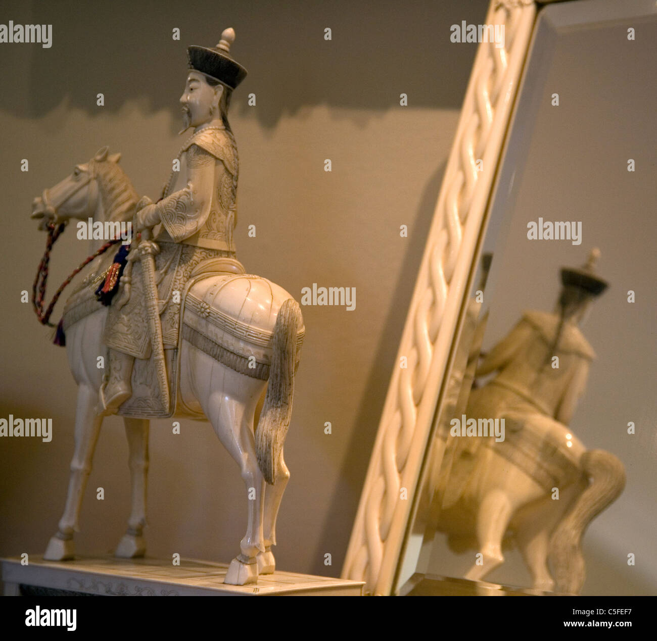 Ivory chinese figurines hi-res stock photography and images - Alamy