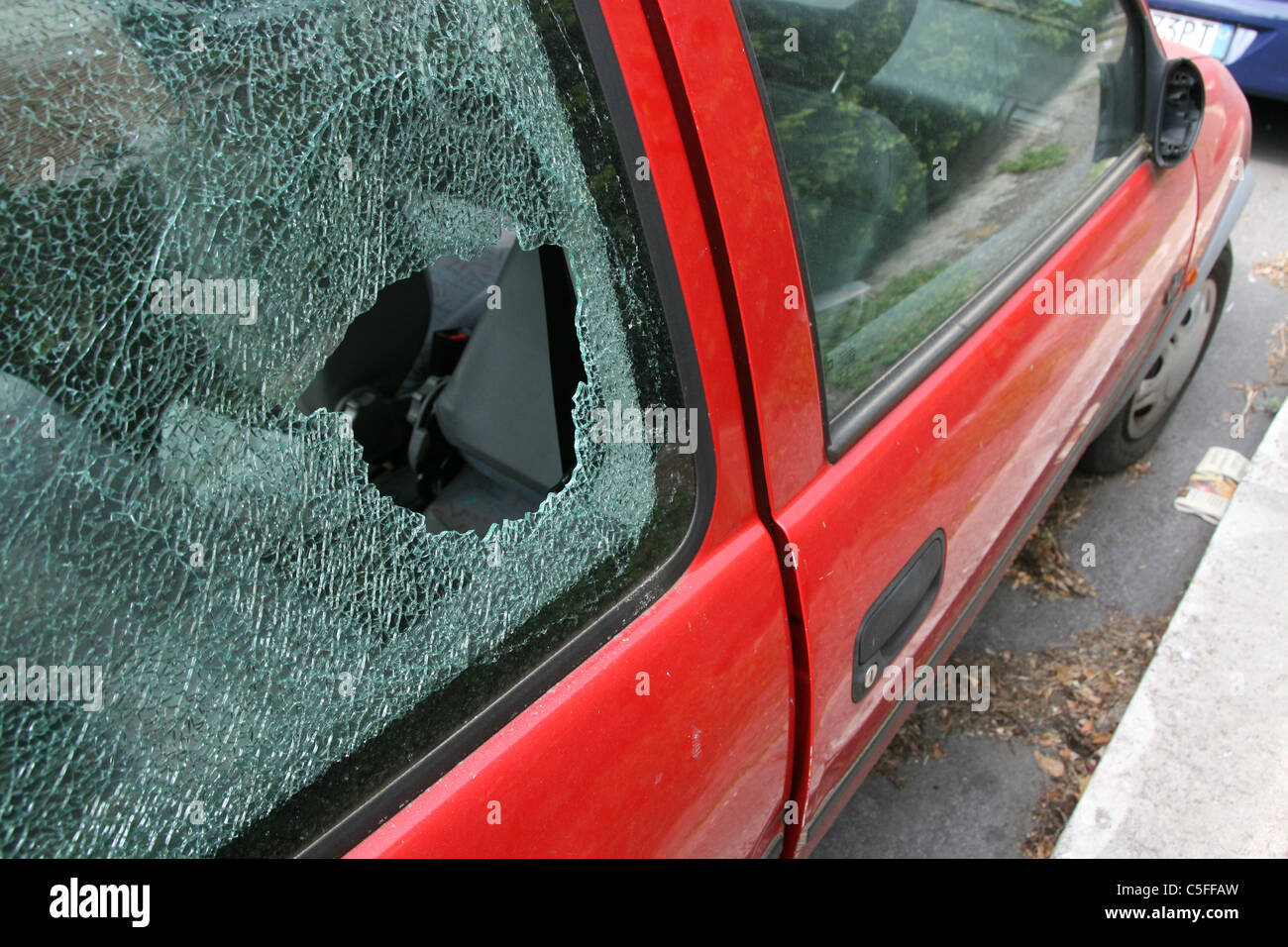 detail of broken car window Stock Photo - Alamy
