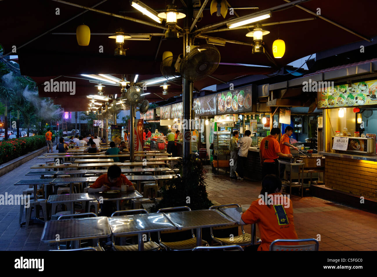 Outdoor food court hi-res stock photography and images - Alamy