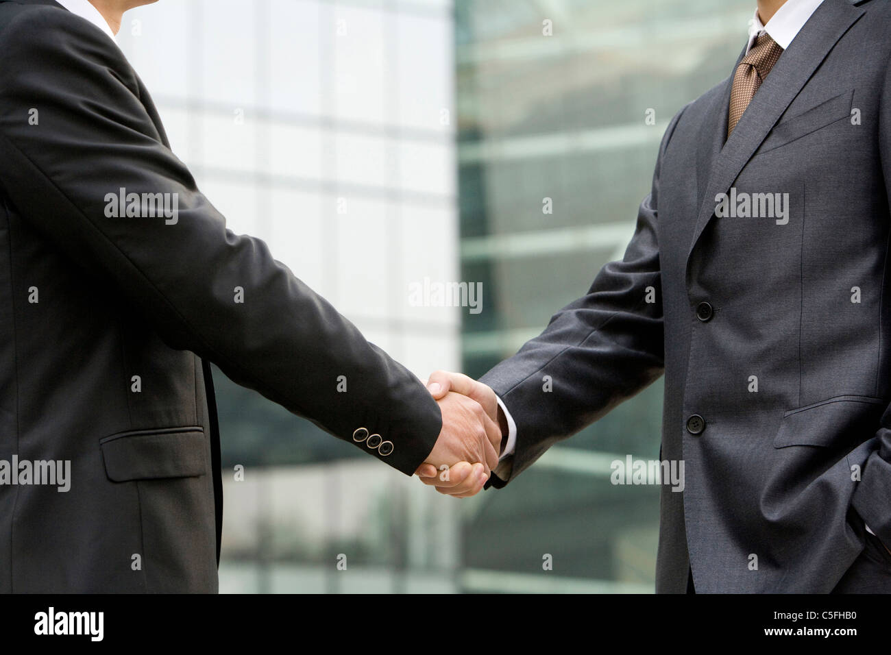 Businessmen shaking hands Stock Photo - Alamy
