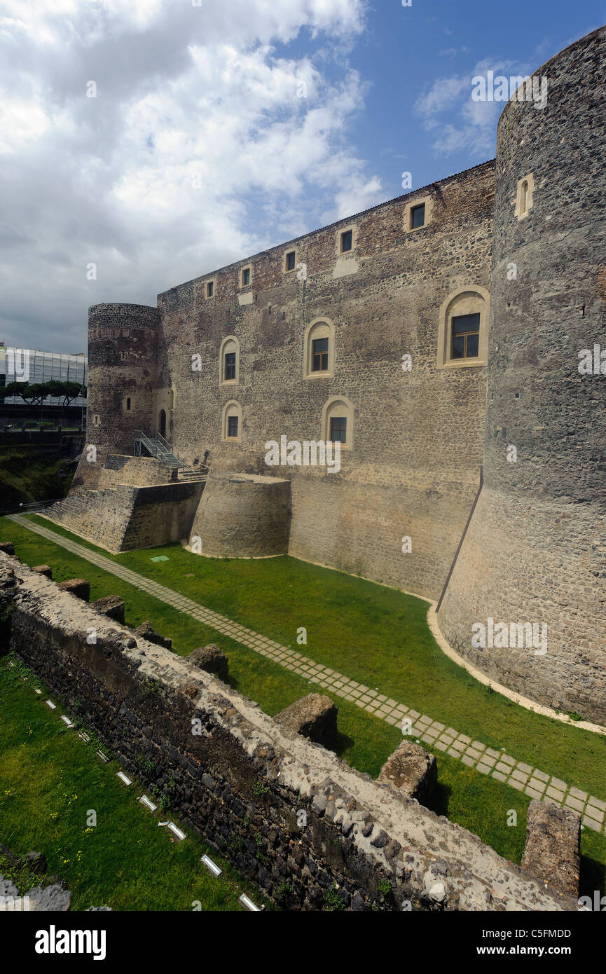 Castello Ursino in Catania, Sicily, Italy Stock Photo - Alamy
