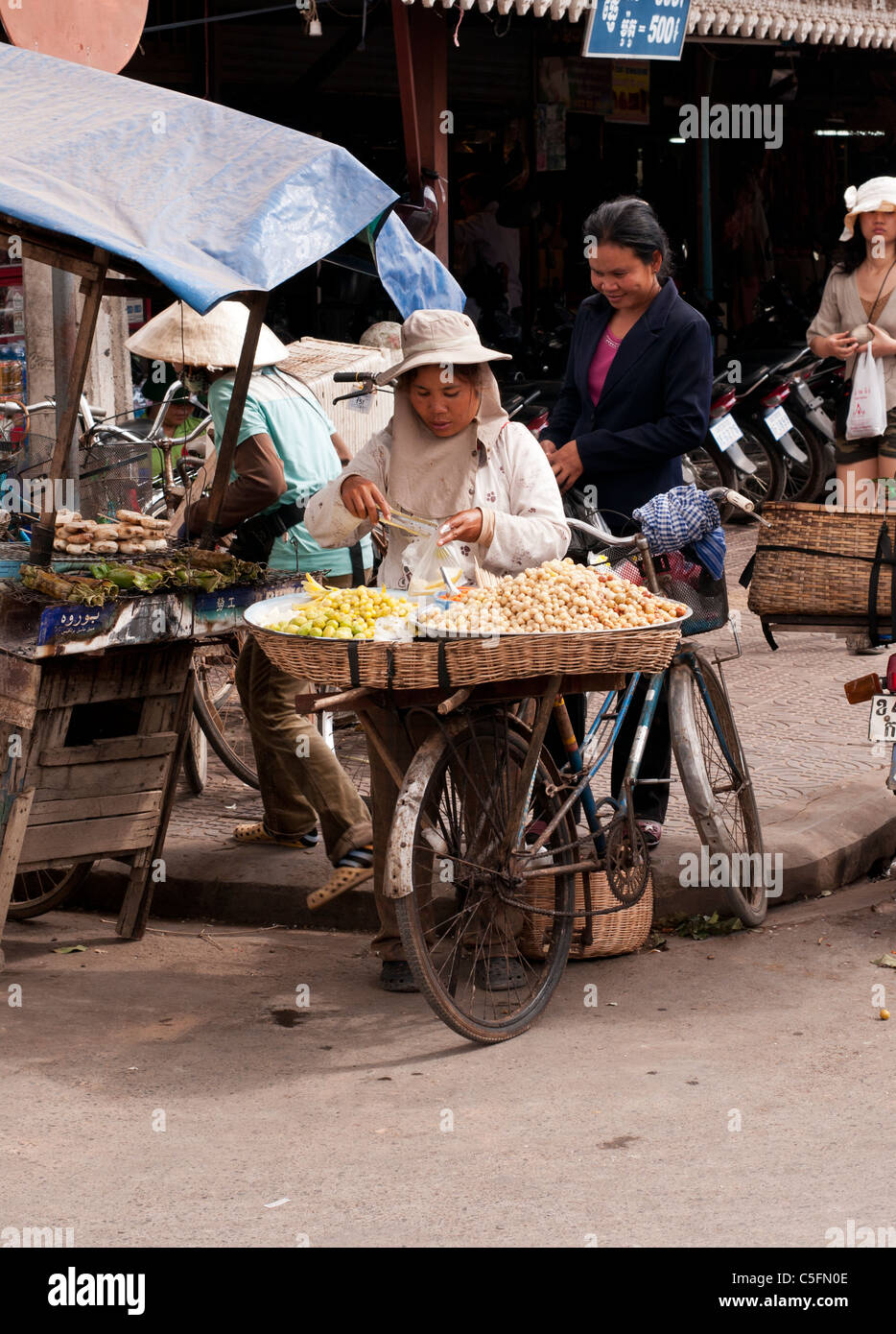 Street hawkers with street food, Siem Reap, Cambodia Stock Photo - Alamy