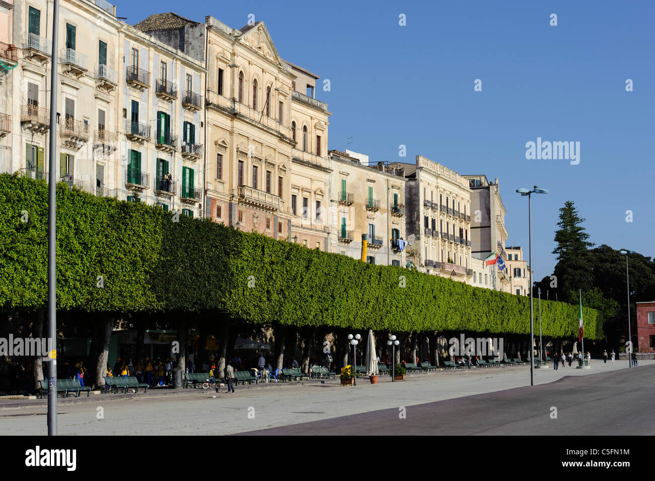 Mittelmeer syrakus ortigia promenade hi-res stock photography and ...