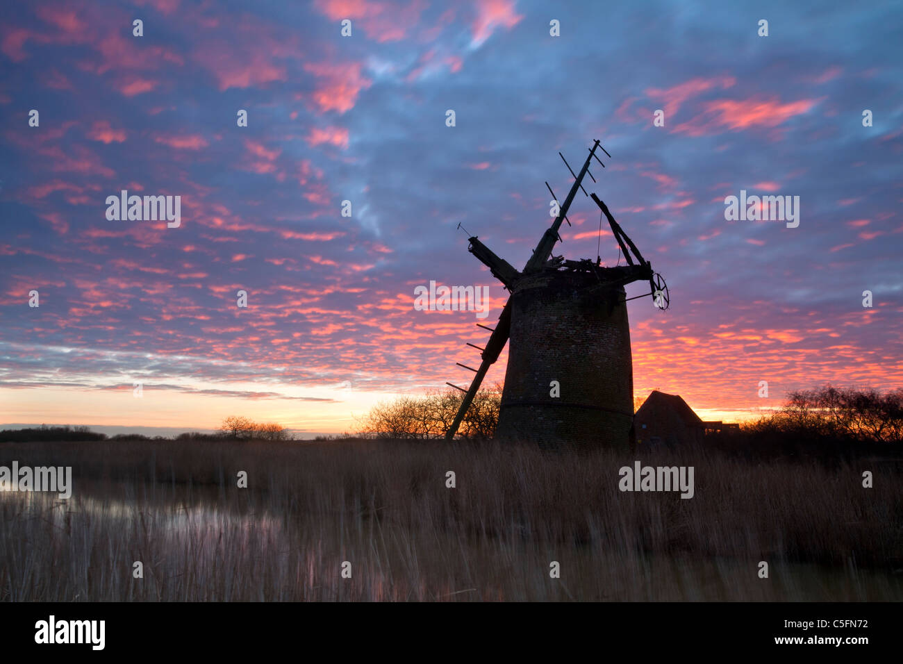 Brograve drainage mill derelict hi-res stock photography and images - Alamy