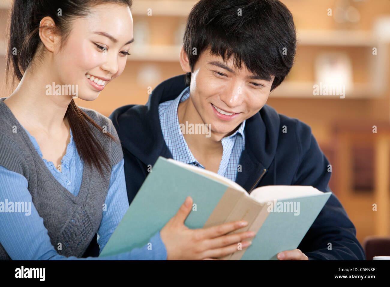 Couple Book Shop High Resolution Stock Photography and Images - Alamy