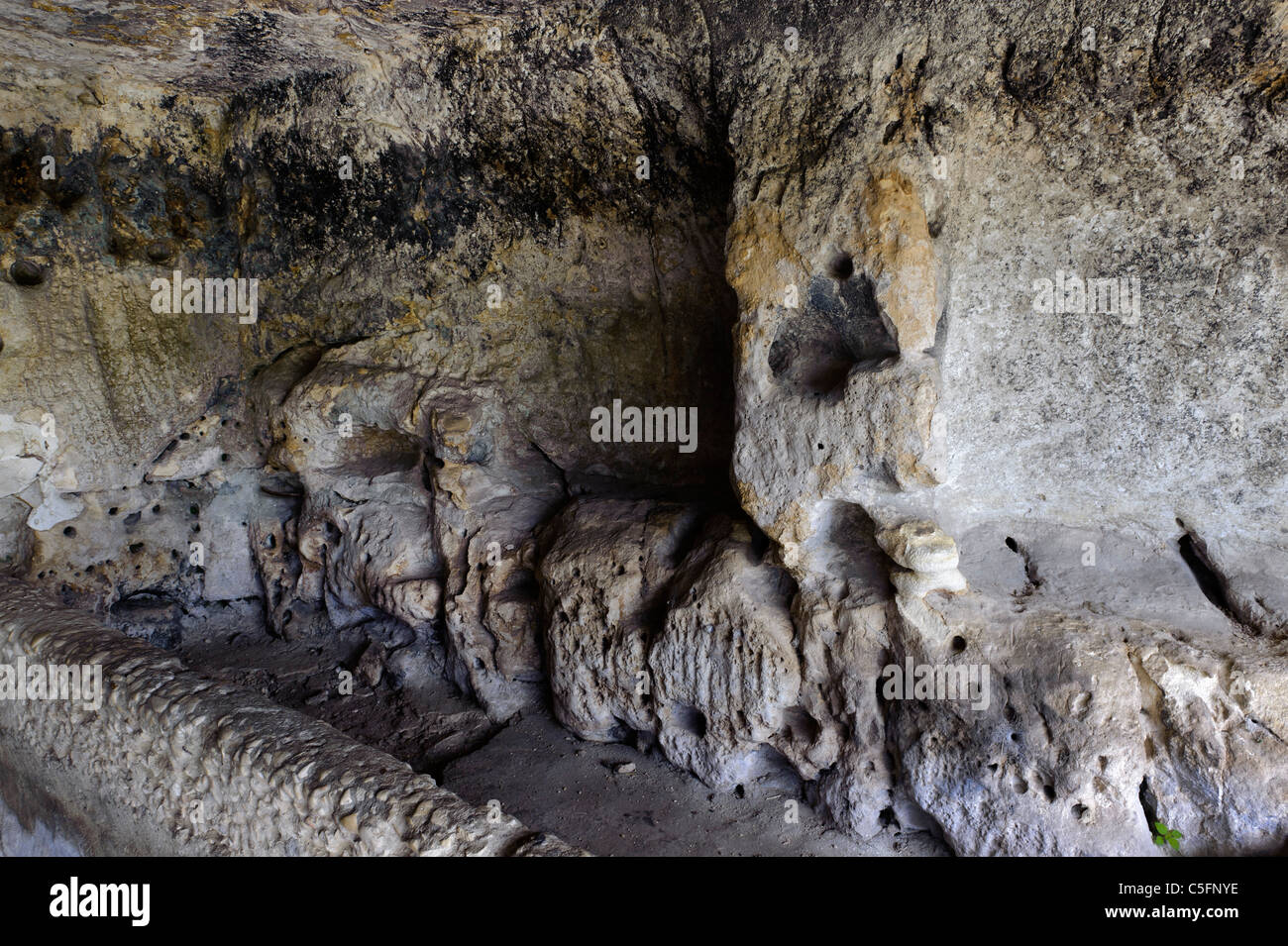 ancient graves in Cava D'Ispica, Sicily, Italy Stock Photo - Alamy