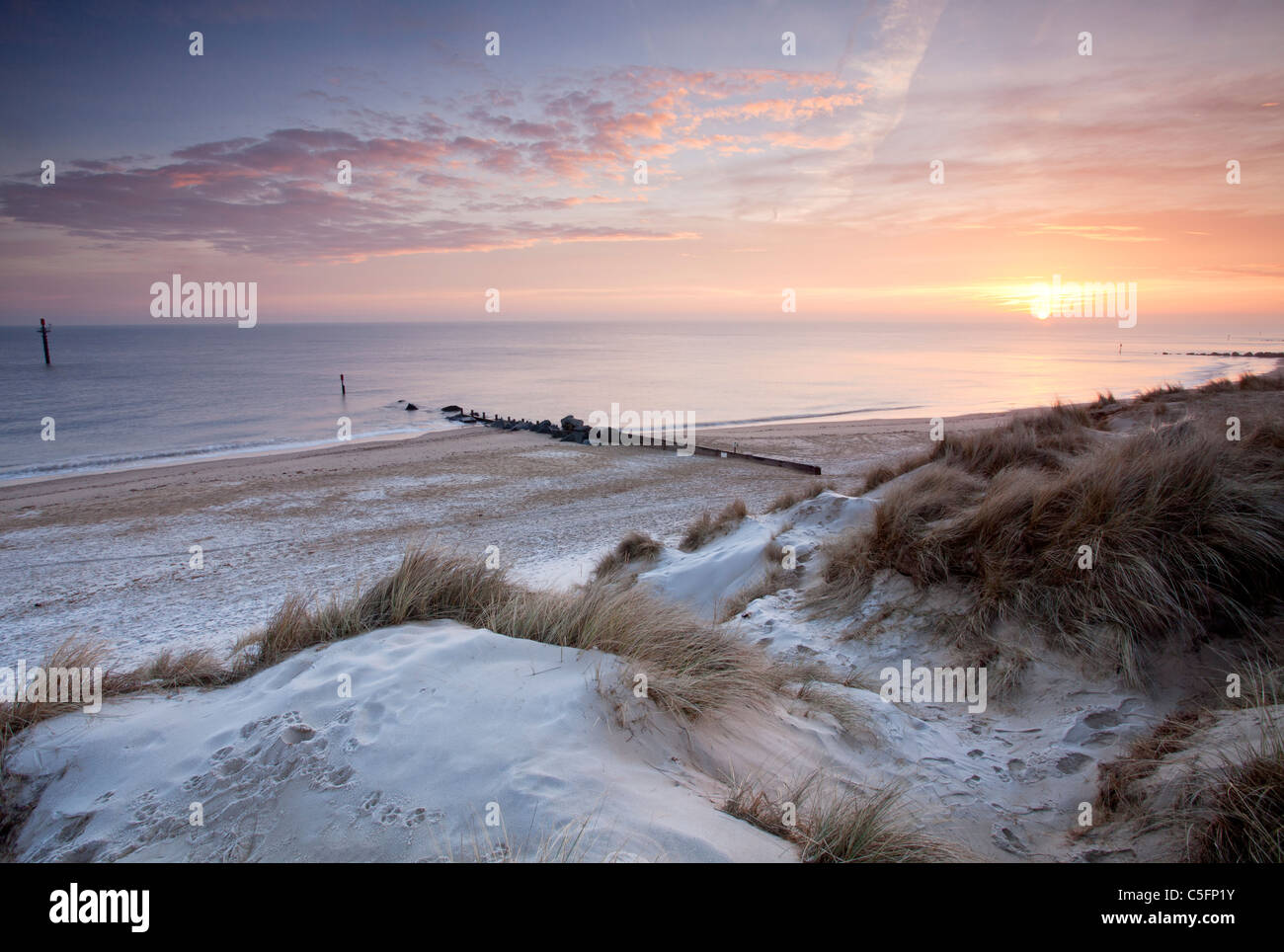 Sea palling hi-res stock photography and images - Alamy