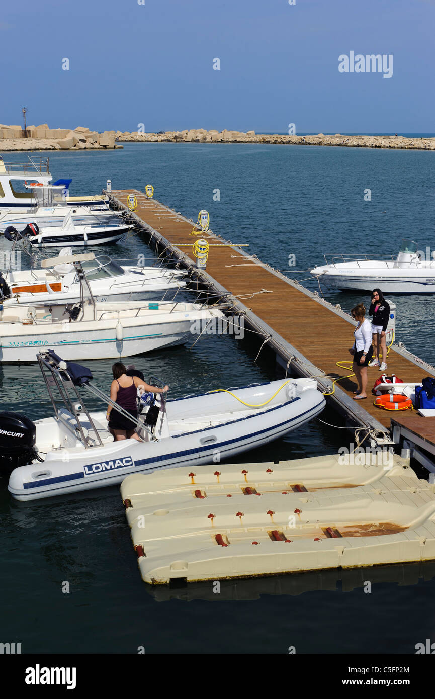 Harbour scoglitti sicily italy hi-res stock photography and images - Alamy