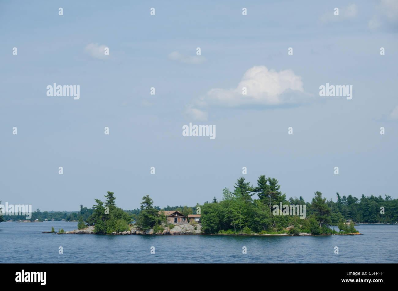 Thousand Islands, archipelago that split Canada & US border on St ...