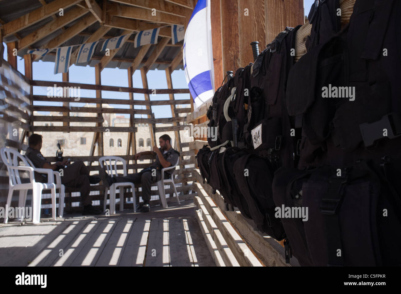 Israel Border Police secure the Mugrabi Bridge to Temple Mount ...