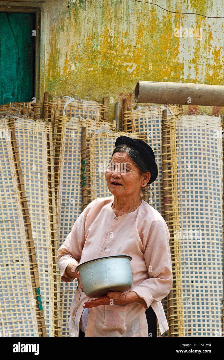 Drying rice paper hi-res stock photography and images - Alamy