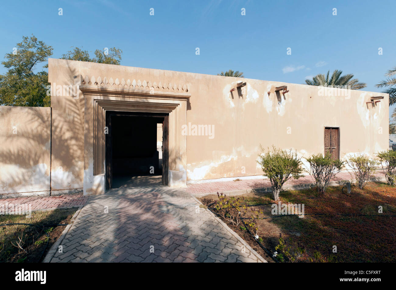 Bahrain garden hi-res stock photography and images - Alamy