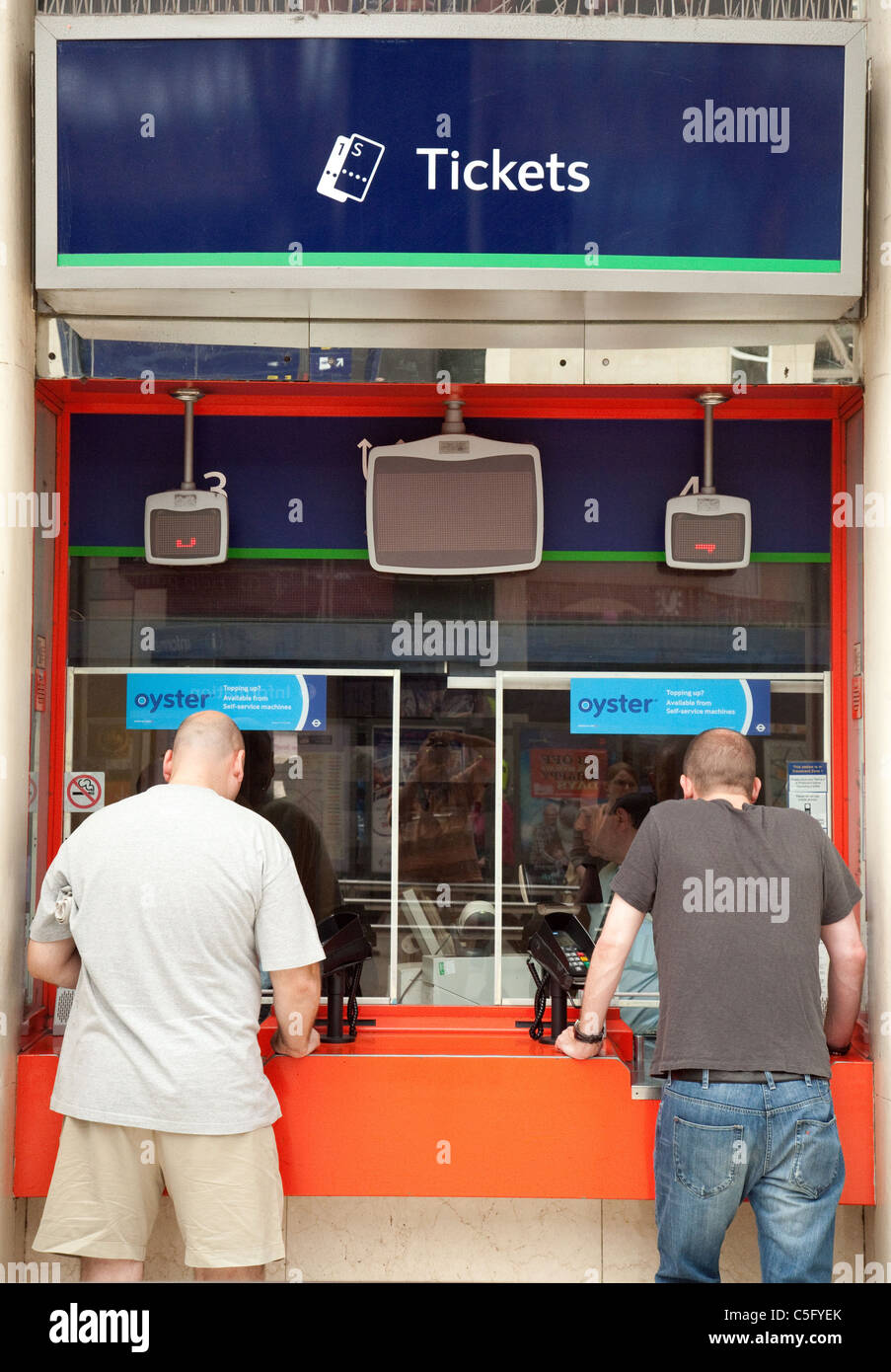 London ticket rail hi-res stock photography and images - Alamy