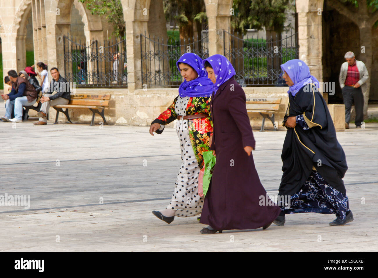Muslim women in traditional dress in Sanliurfa (Urfa), Turkey Stock ...