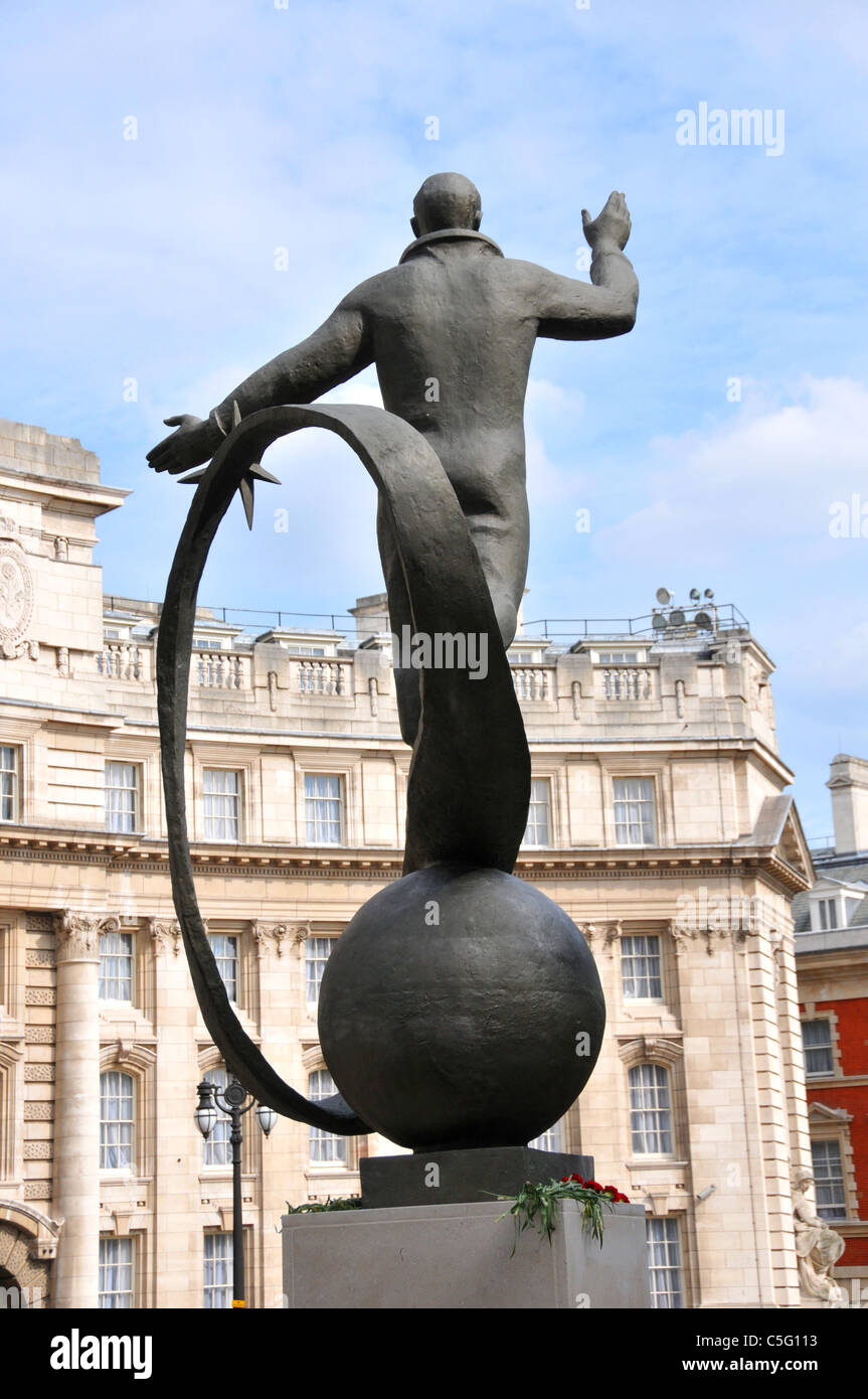 Yuri Gagarin Statue London Britain Cosmonaut Spaceman 1st man in space ...