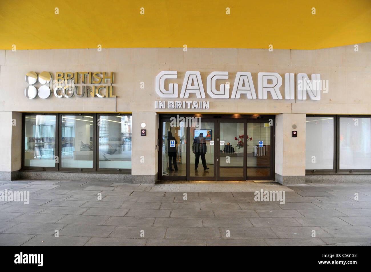 Yuri Gagarin Statue London Britain Cosmonaut Spaceman 1st man in space ...