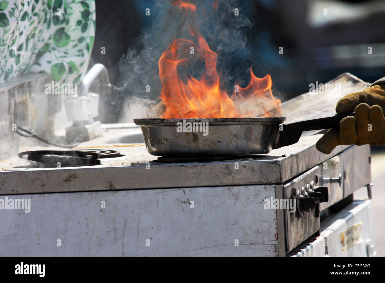 Burn hand stove hi-res stock photography and images - Alamy