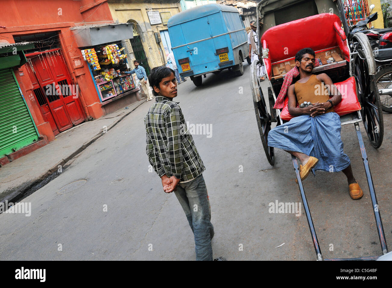 A street scene in Calcutta, India Stock Photo - Alamy