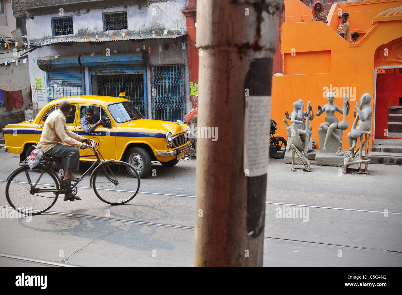 A street scene in Calcutta, India Stock Photo - Alamy