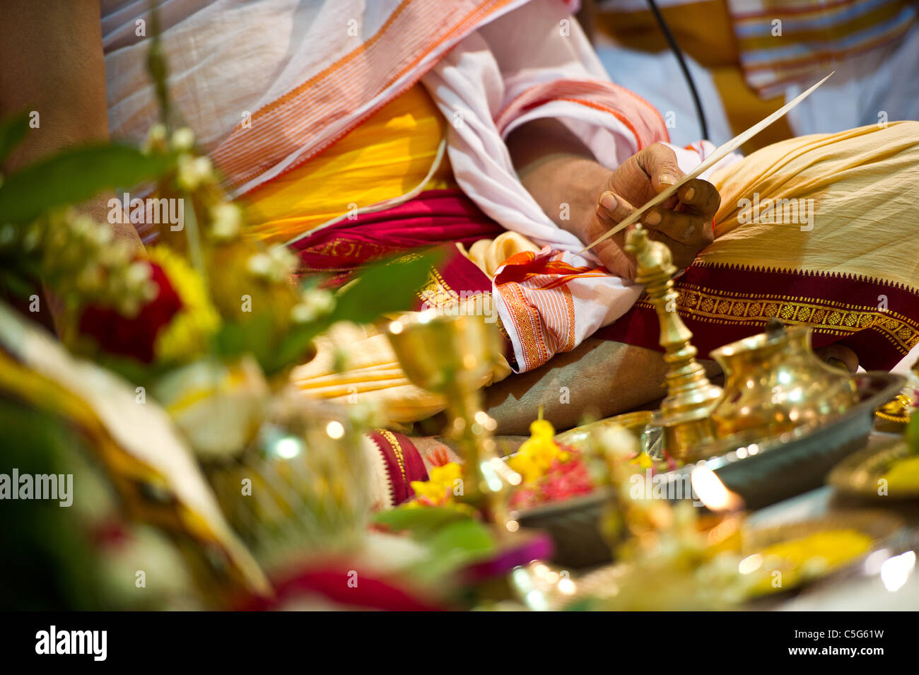 Hindu Indian wedding ceremony in a temple Stock Photo - Alamy