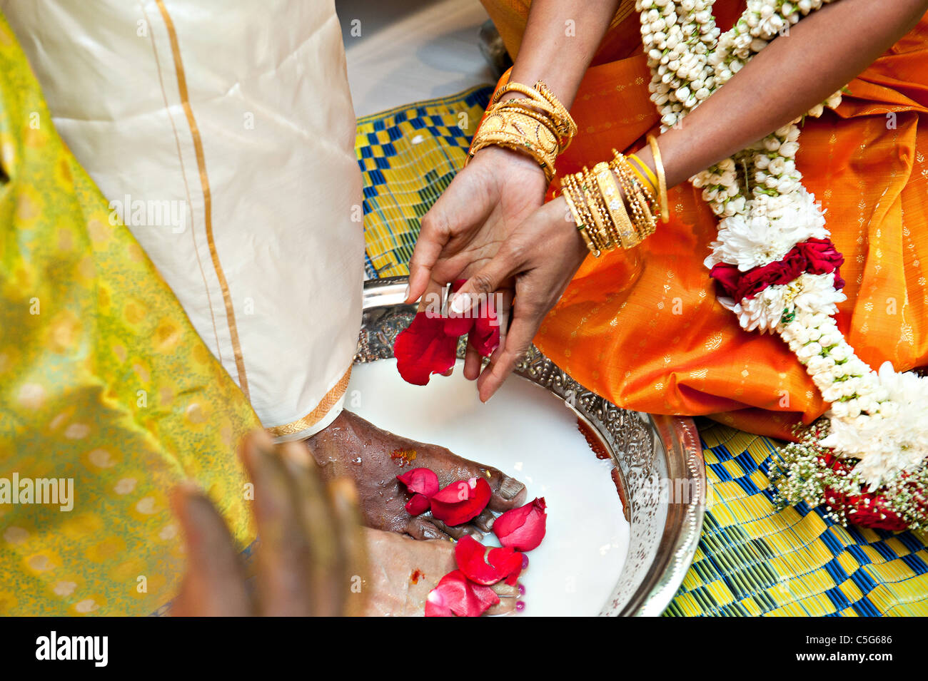 Hindu Indian wedding ceremony in a temple Stock Photo - Alamy