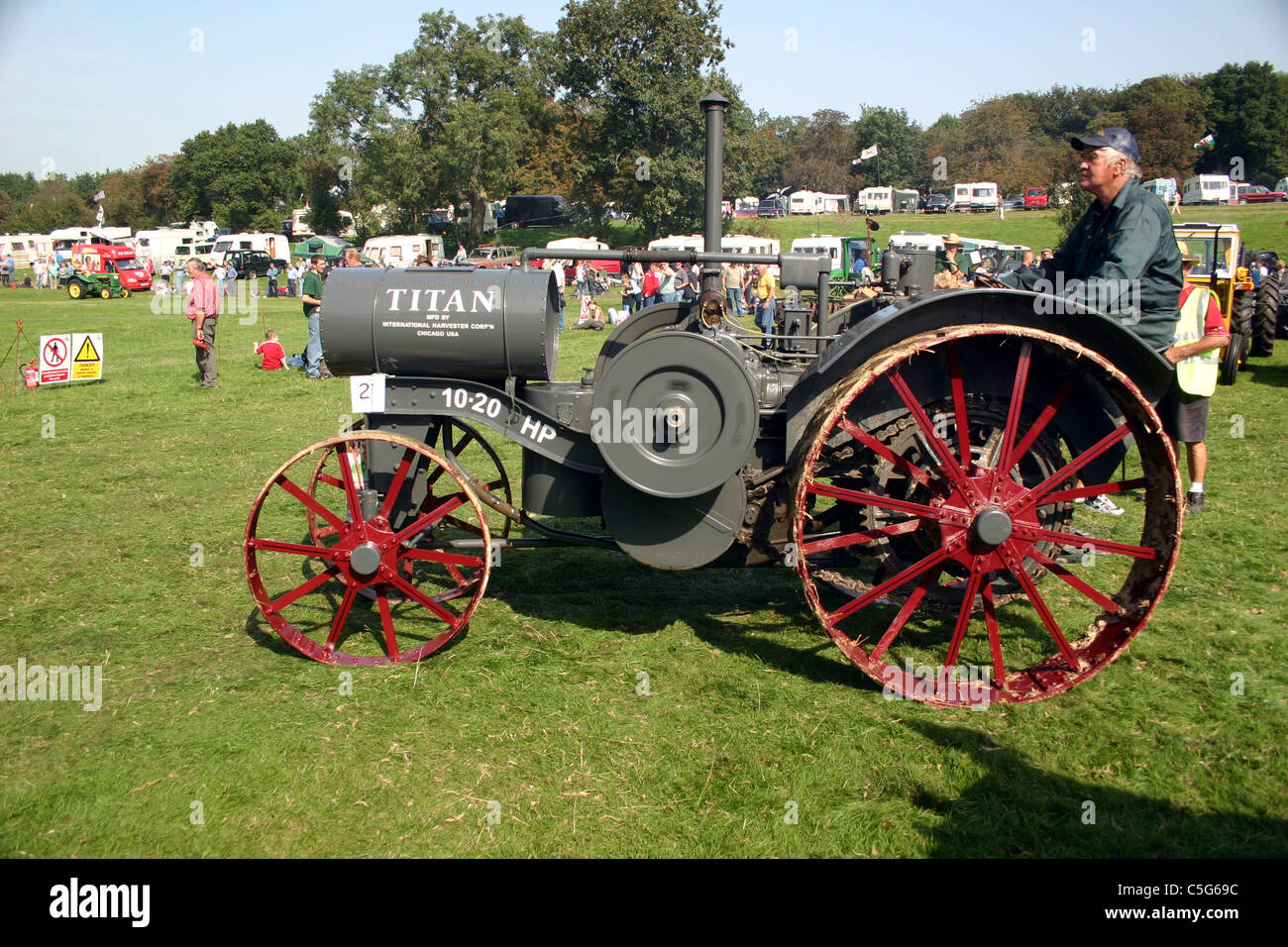 1919 international titan tractor hi-res stock photography and images ...