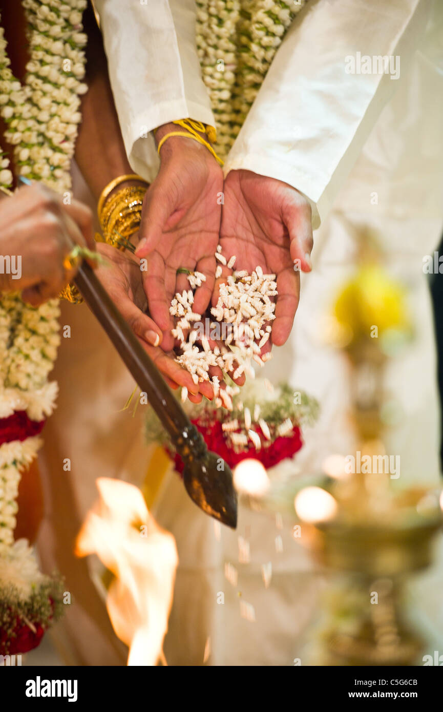 Hindu Indian wedding ceremony in a temple Stock Photo - Alamy