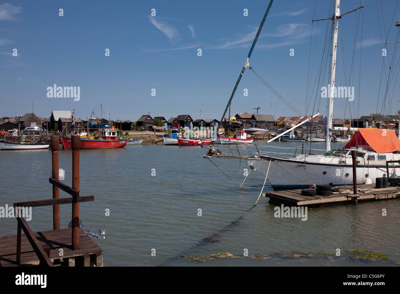 Sea boat mooring suffolk hi-res stock photography and images - Alamy