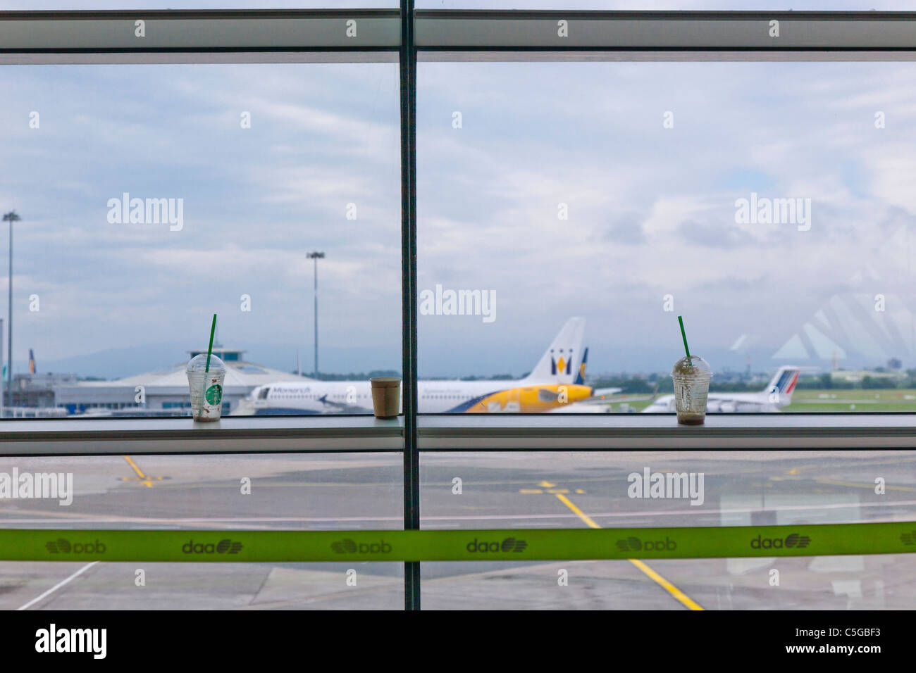 Dublin airport terminal 1 hi-res stock photography and images - Alamy